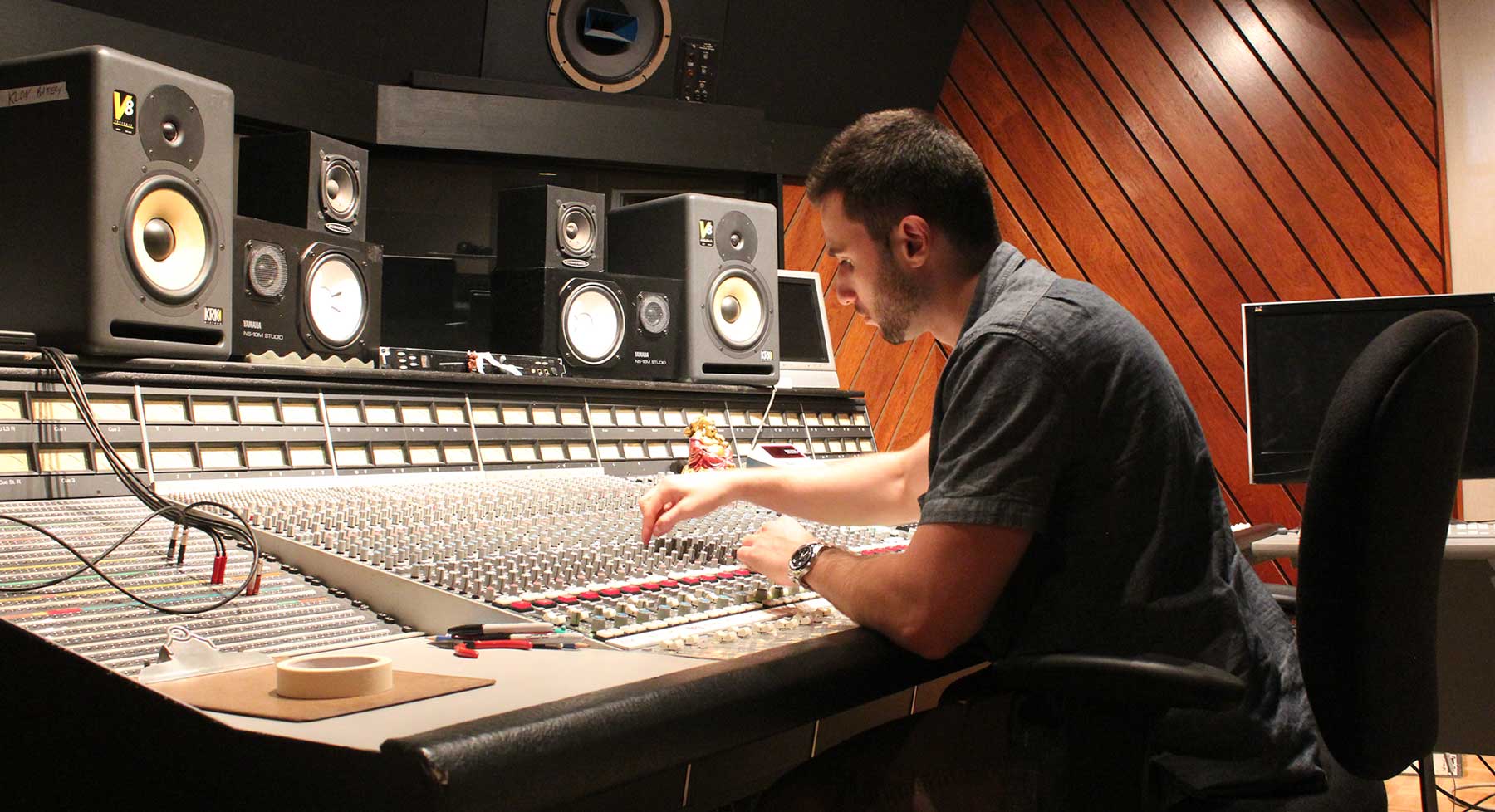 Learn How To Mix Your Music Like A Professional From An Engineer